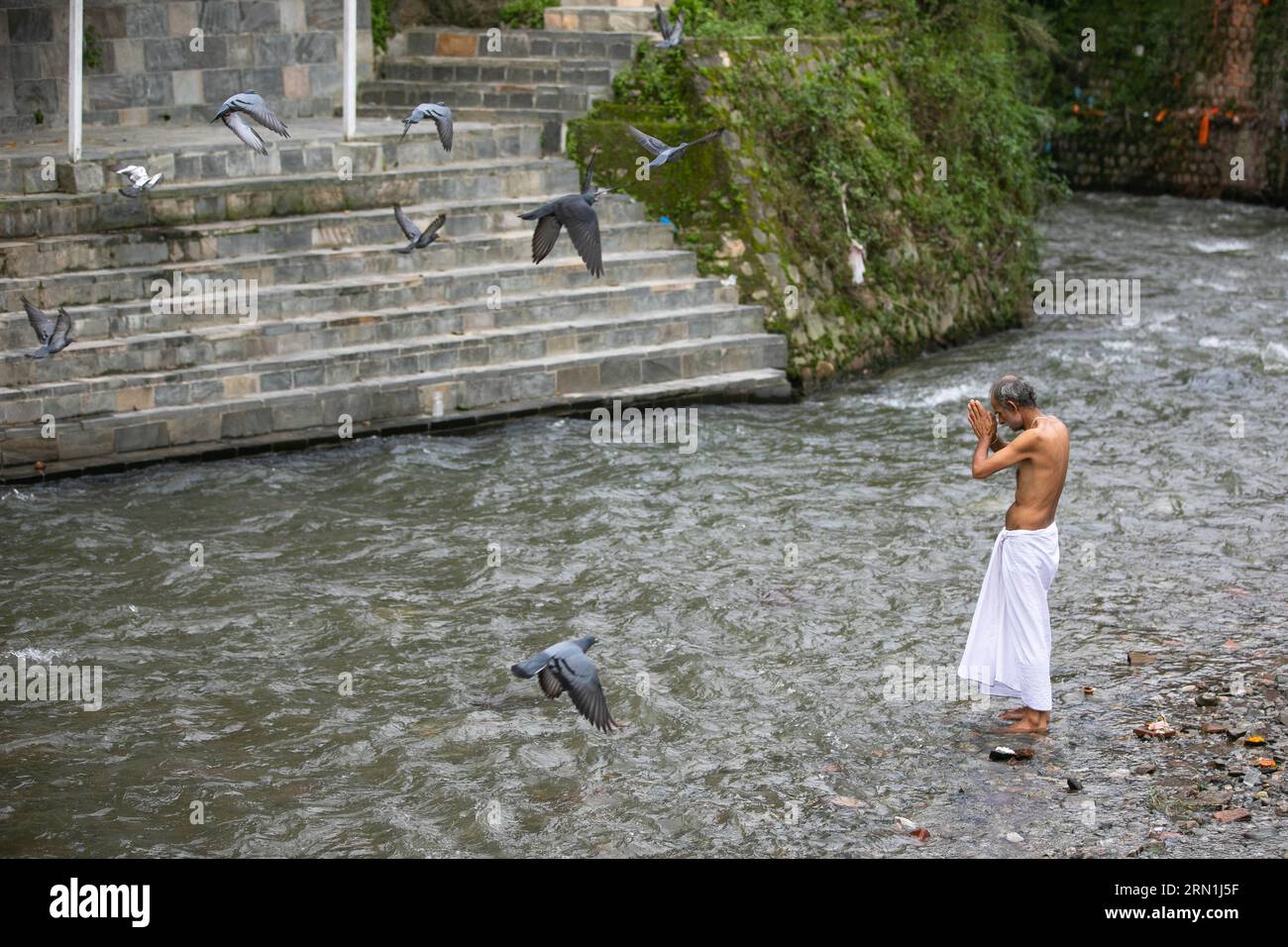 Kathmandu, Nepal. 31st Aug, 2023. A Hindu priest takes a holy bath ...