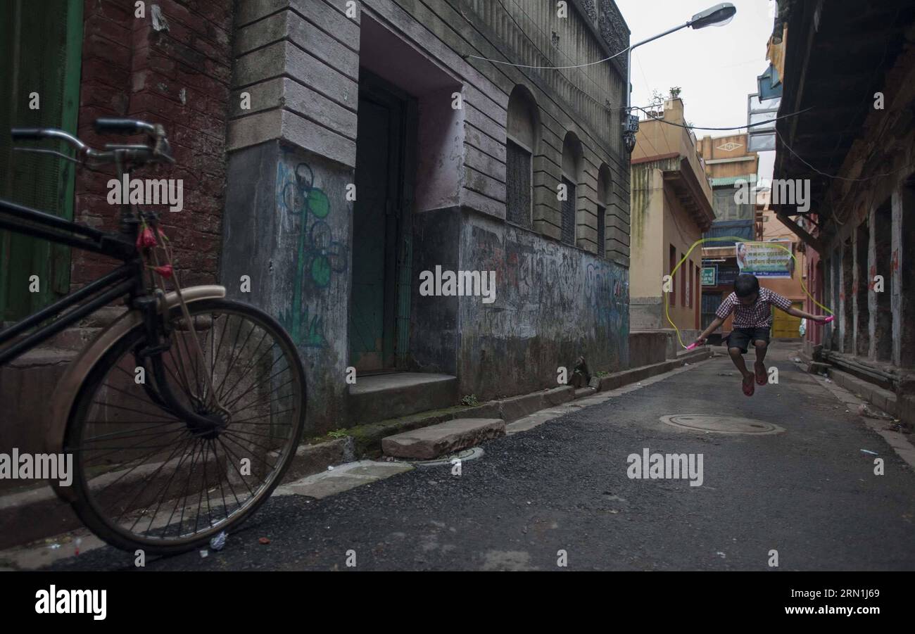A street in calcutta hi-res stock photography and images - Alamy