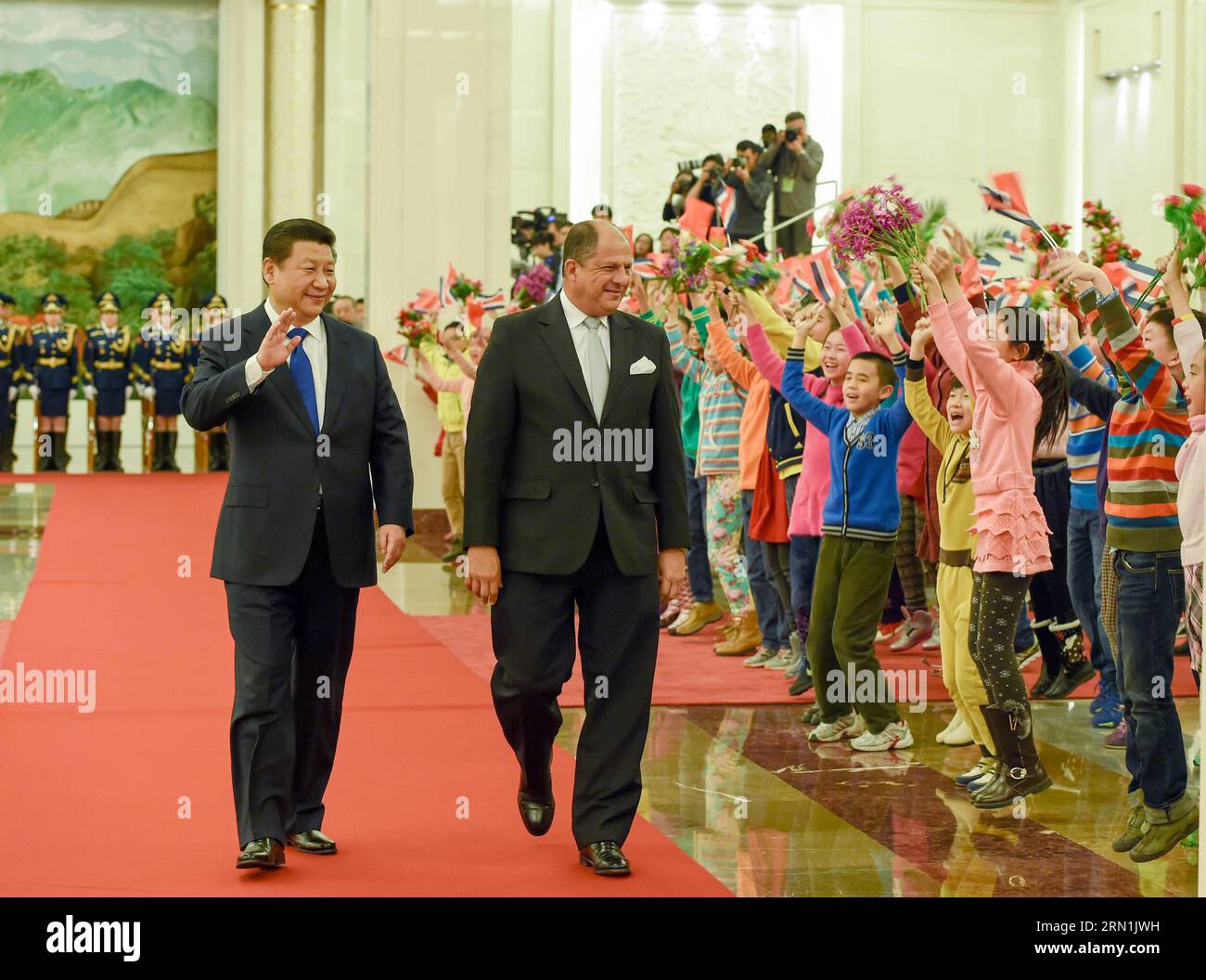 (150106) -- BEIJING, Jan. 6, 2015 -- Chinese President Xi Jinping (L ...