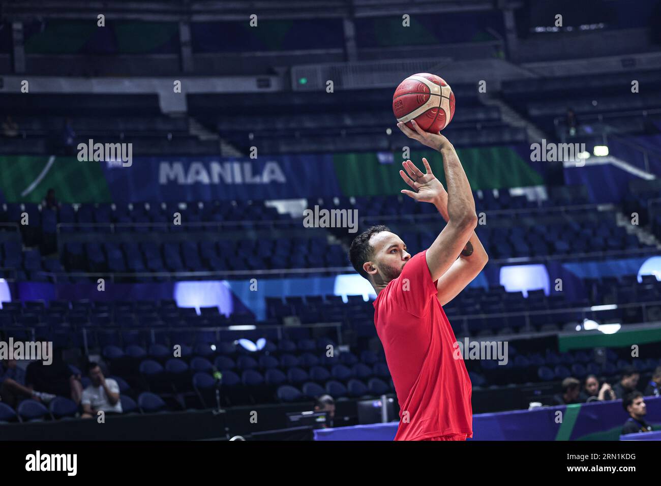 Manila, Philippines. 31st Aug, 2023. Li Kaier of China warms up prior ...