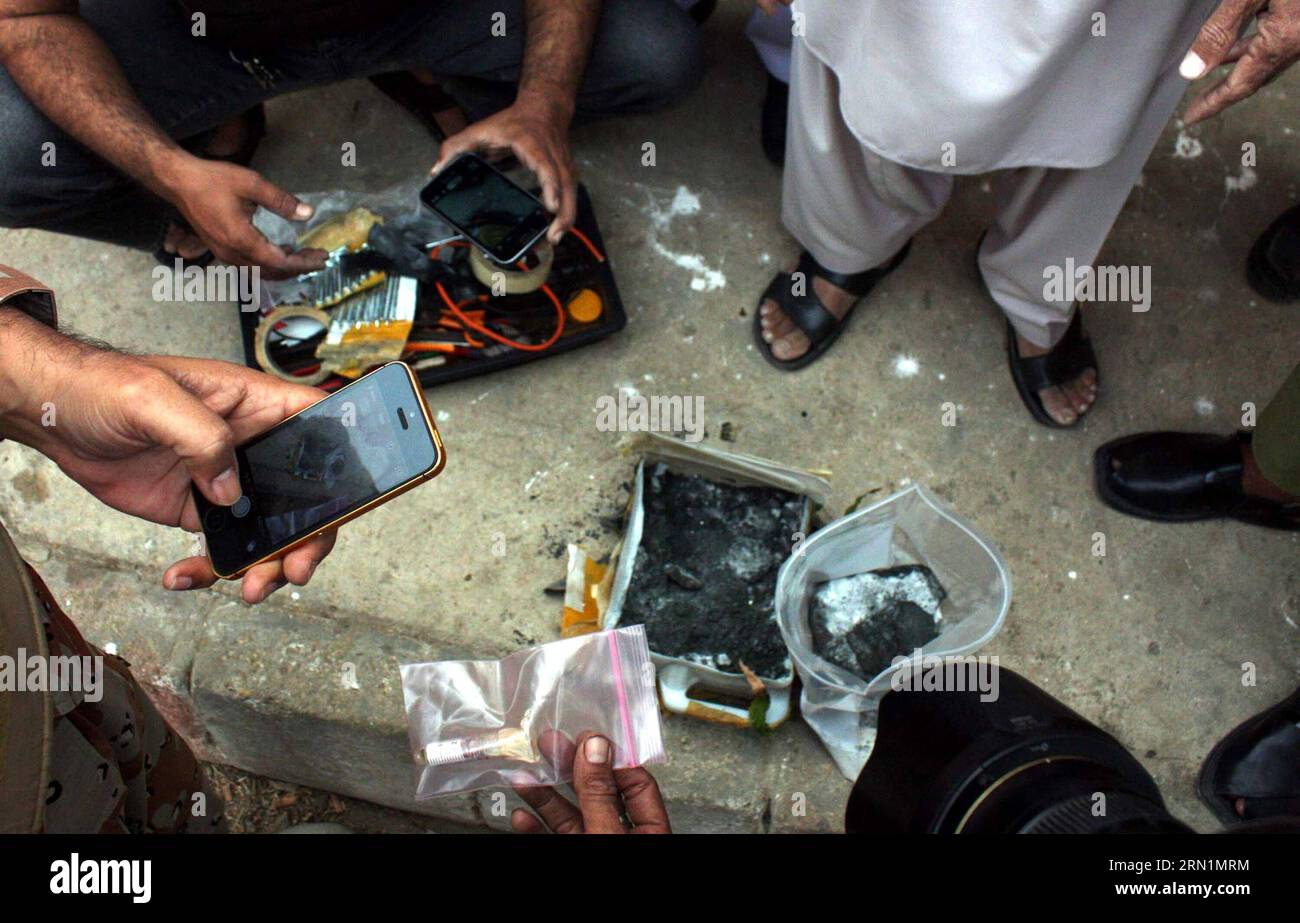 Bomb defuser hi-res stock photography and images - Alamy