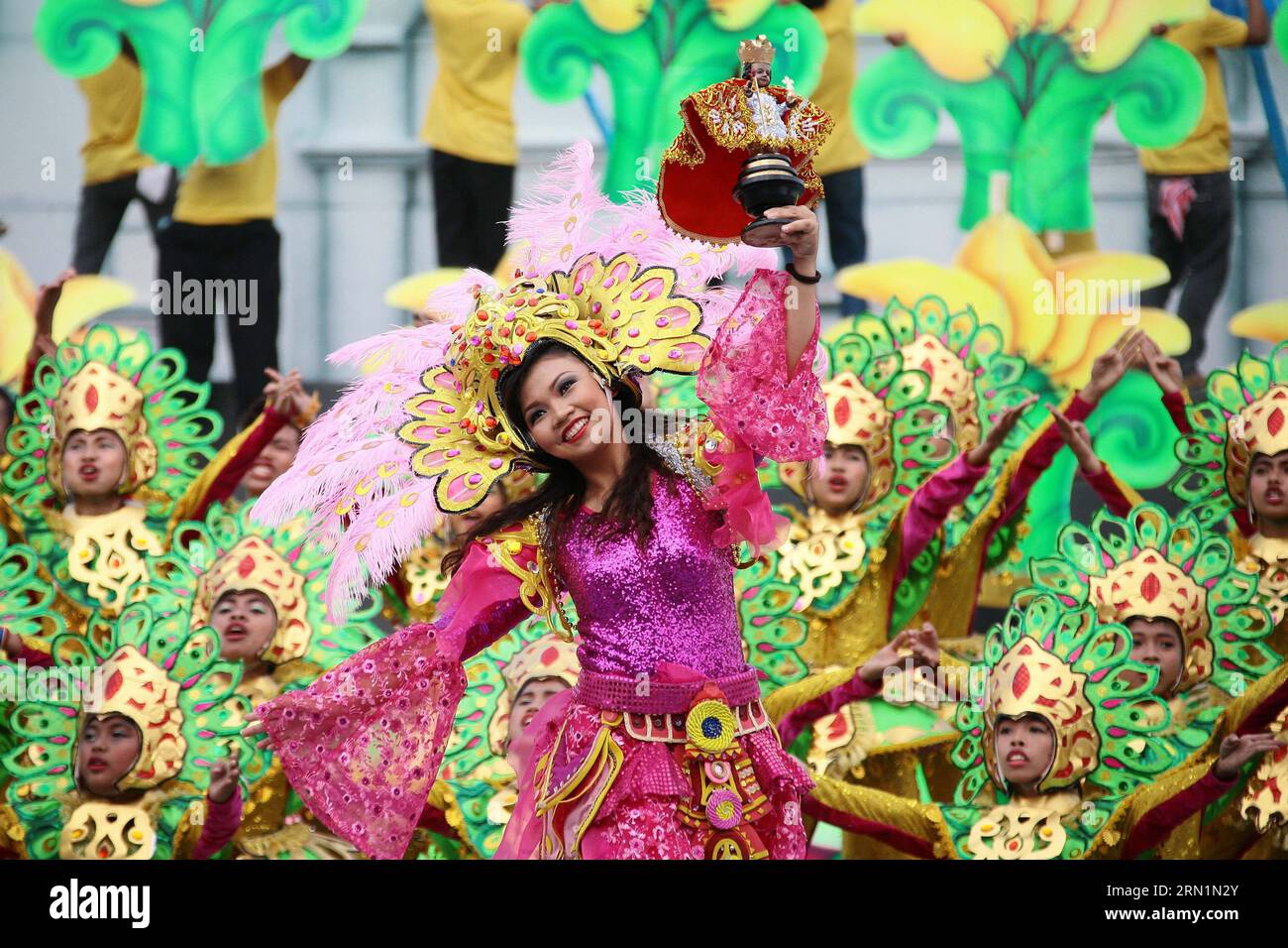 (150111) -- CEBU, Students wearing colorful costumes participate in ...