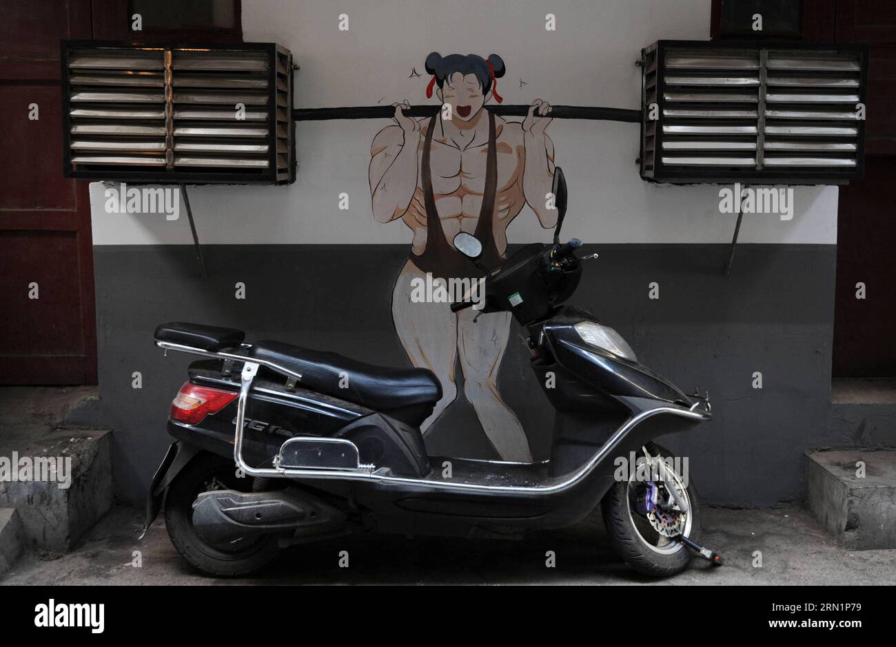 (150115) -- CHANGSHA, Jan. 15, 2015 -- A cartoon mural which takes ...