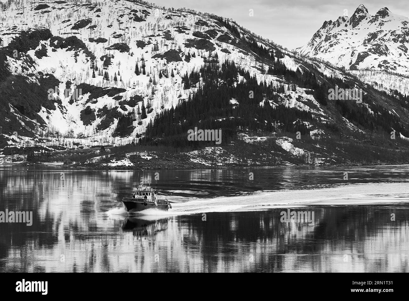 Tour boat white hi-res stock photography and images - Alamy