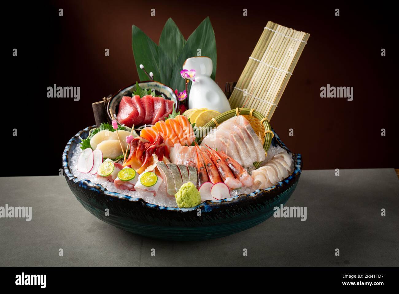 authentic japanese sashimi platter ，fresh sashimi set on ice, Japanese ...