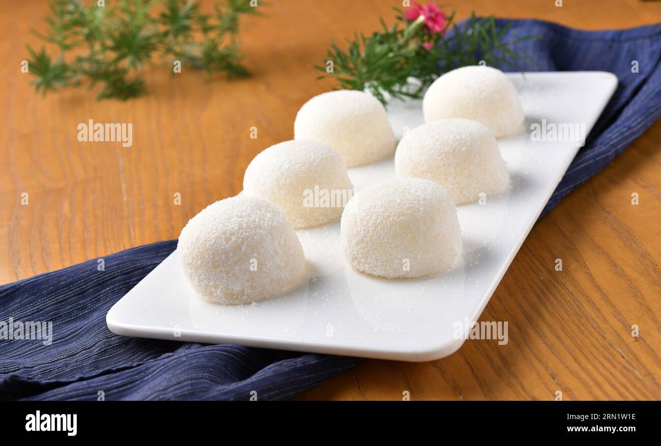 Glutinous rice cake hi-res stock photography and images - Alamy