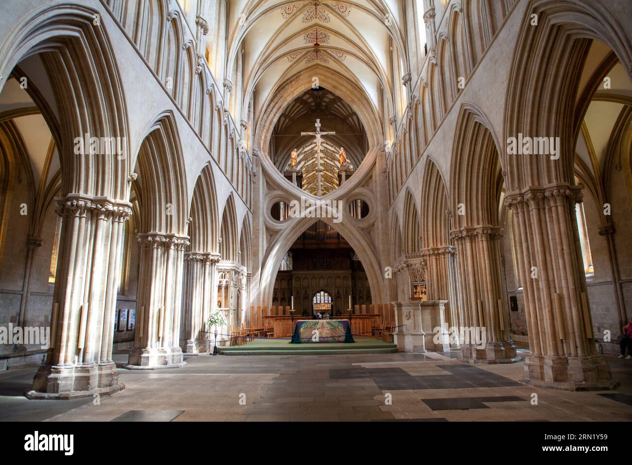 Wells cathedral scissor arches hi-res stock photography and images - Alamy