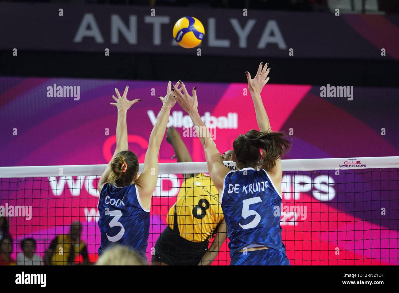 ANTALYA, TURKIYE - DECEMBER 18, 2022: Kelsey Robinson-Cook and Robin De ...
