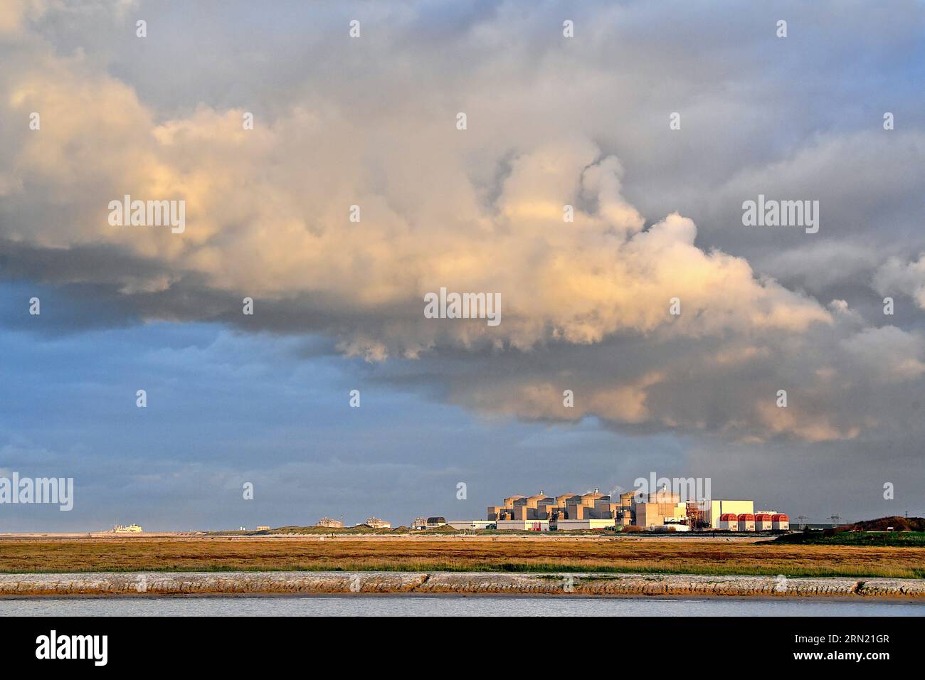 Gravelines nuclear power station hi-res stock photography and images ...