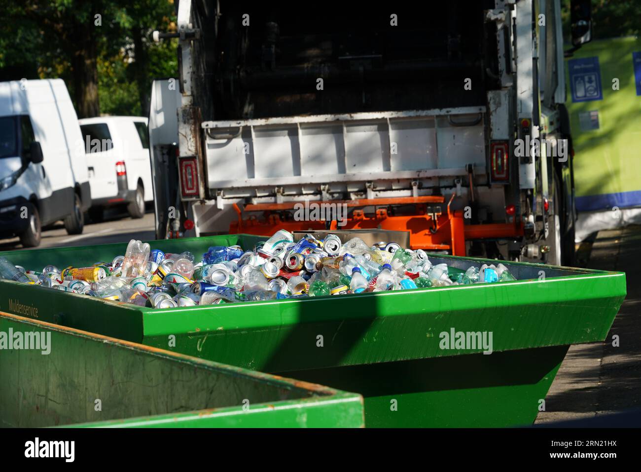 Open containers hi-res stock photography and images - Alamy