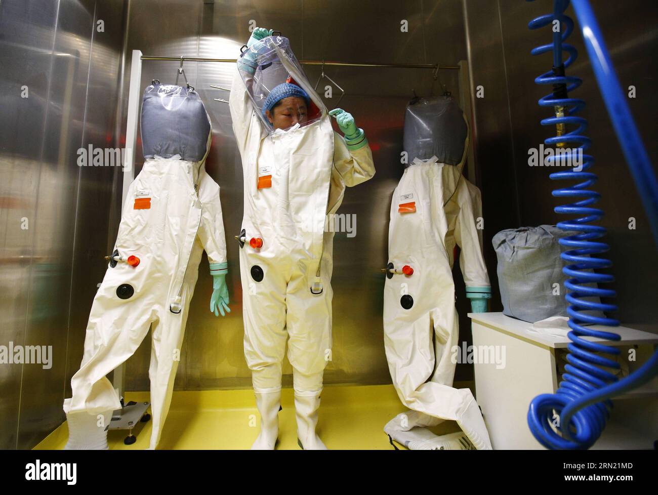 Biosafety suit hi-res stock photography and images - Alamy
