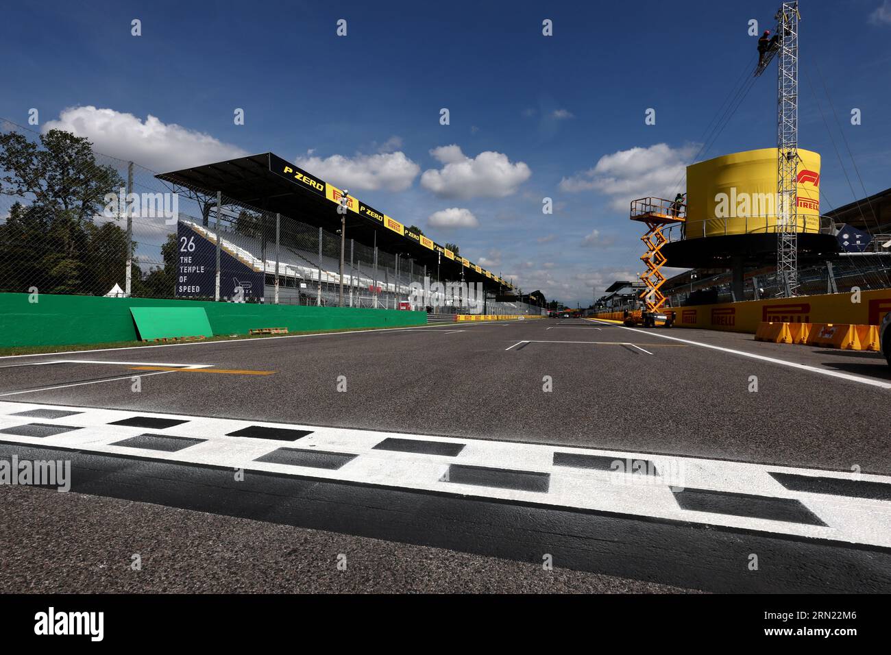 Formula 1 start line hi-res stock photography and images - Alamy