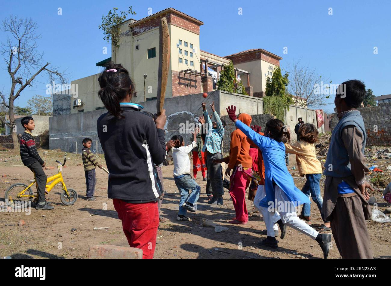 Cricket children pakistan hi-res stock photography and images - Alamy