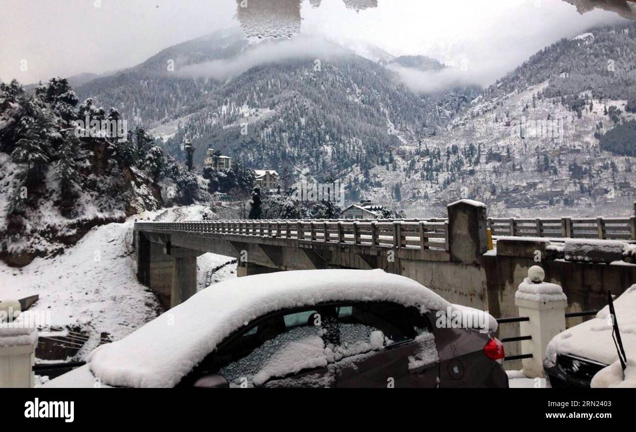 India manali snowfal hi-res stock photography and images - Alamy
