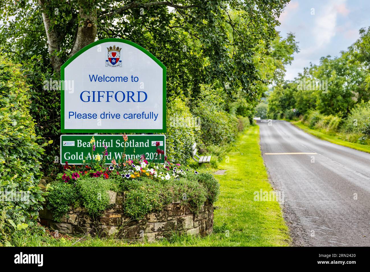 Village welcome sign hi-res stock photography and images - Alamy