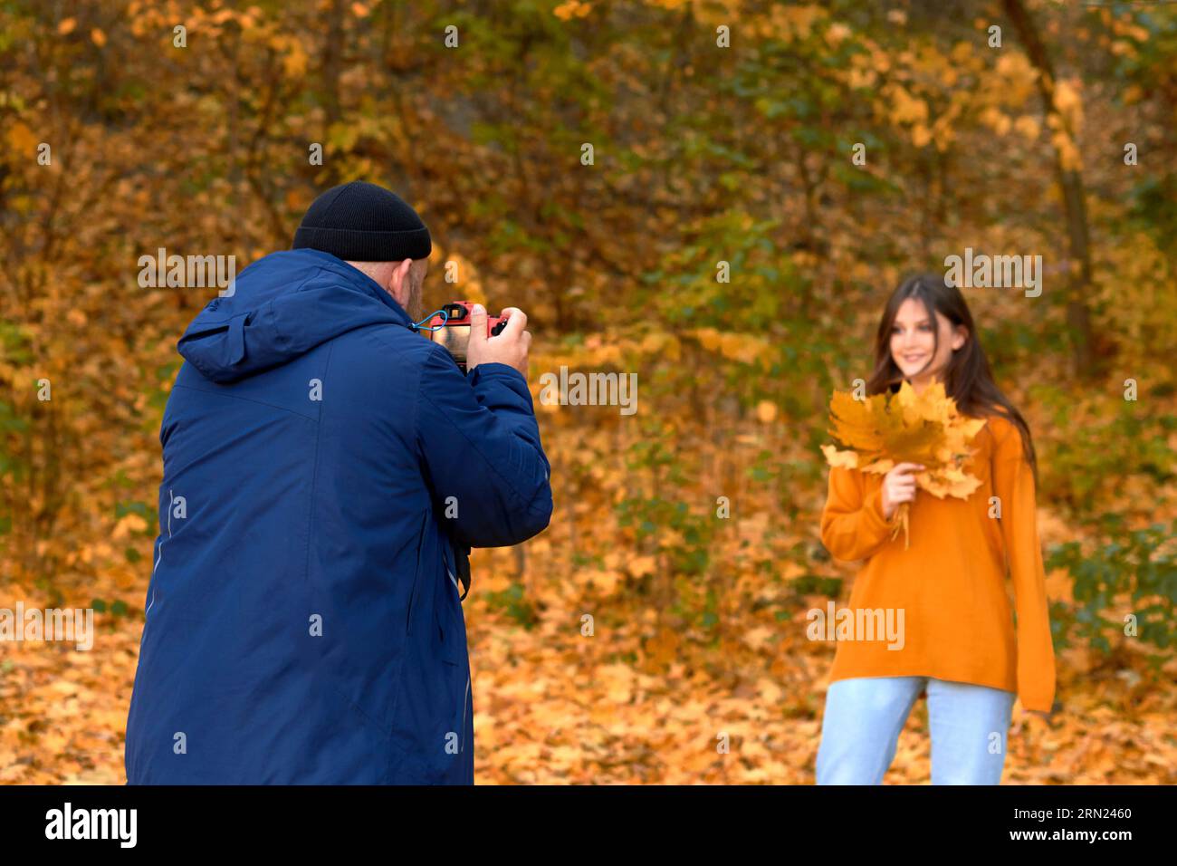 Woman on photoshoot outdoors hi-res stock photography and images - Alamy