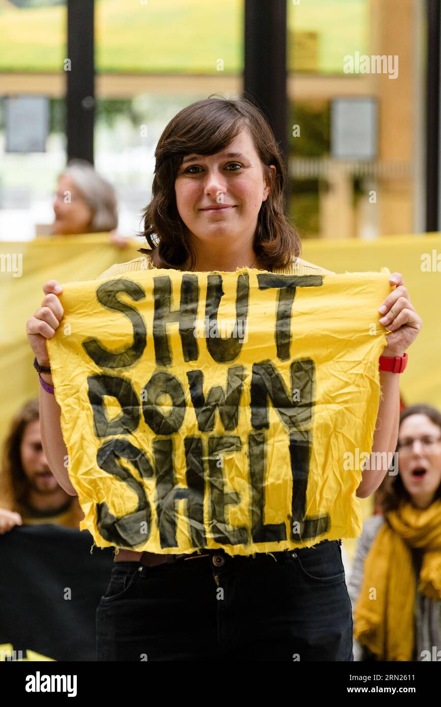 Shell oil company employees hi-res stock photography and images - Alamy