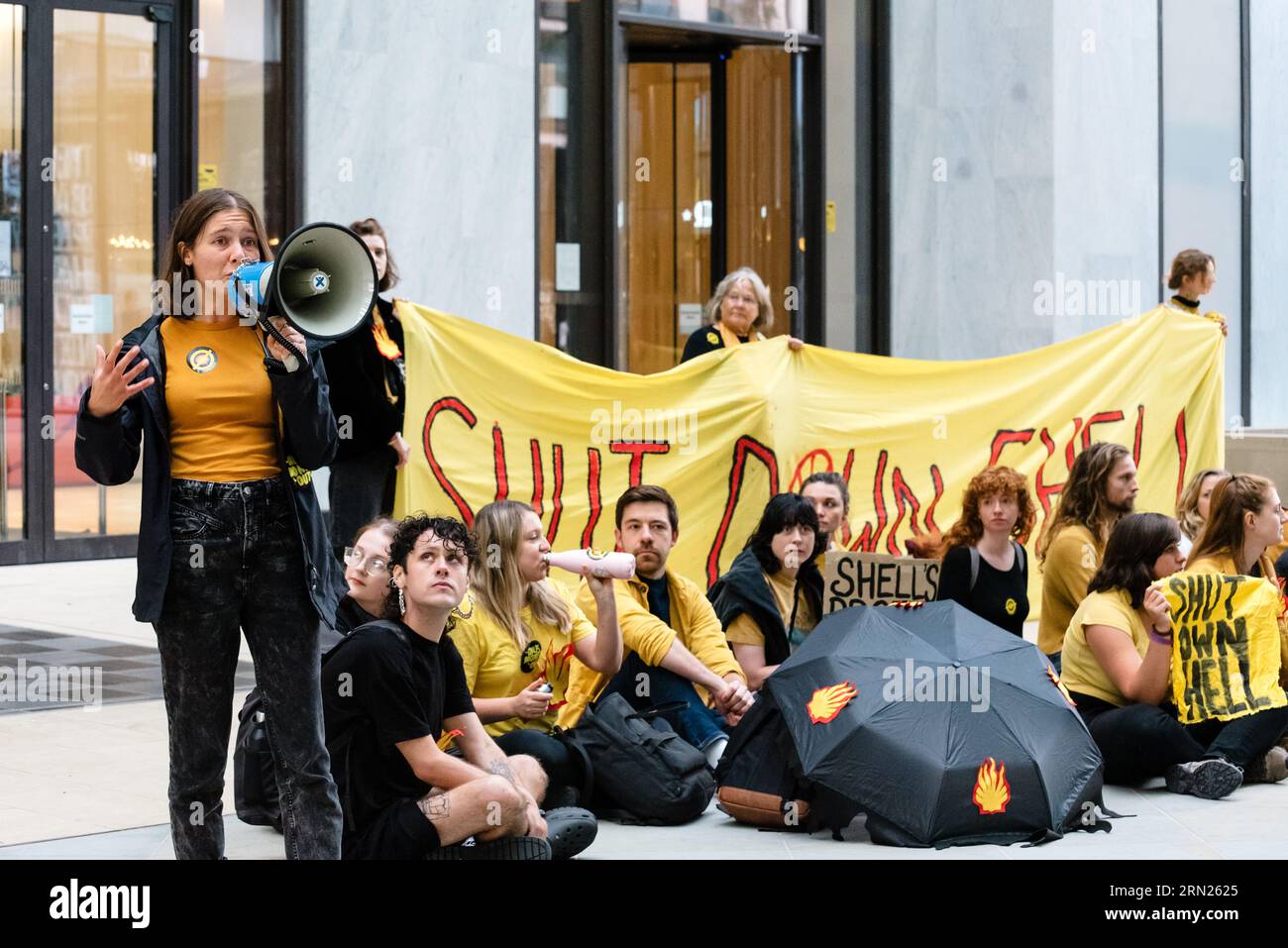 Shell oil company employees hi-res stock photography and images - Alamy