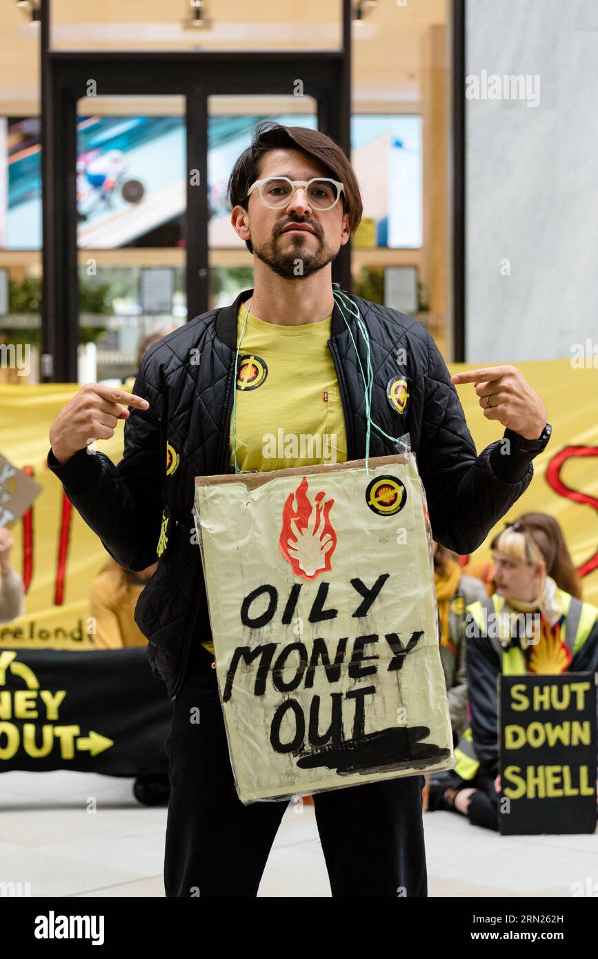 Shell oil company employees hi-res stock photography and images - Alamy