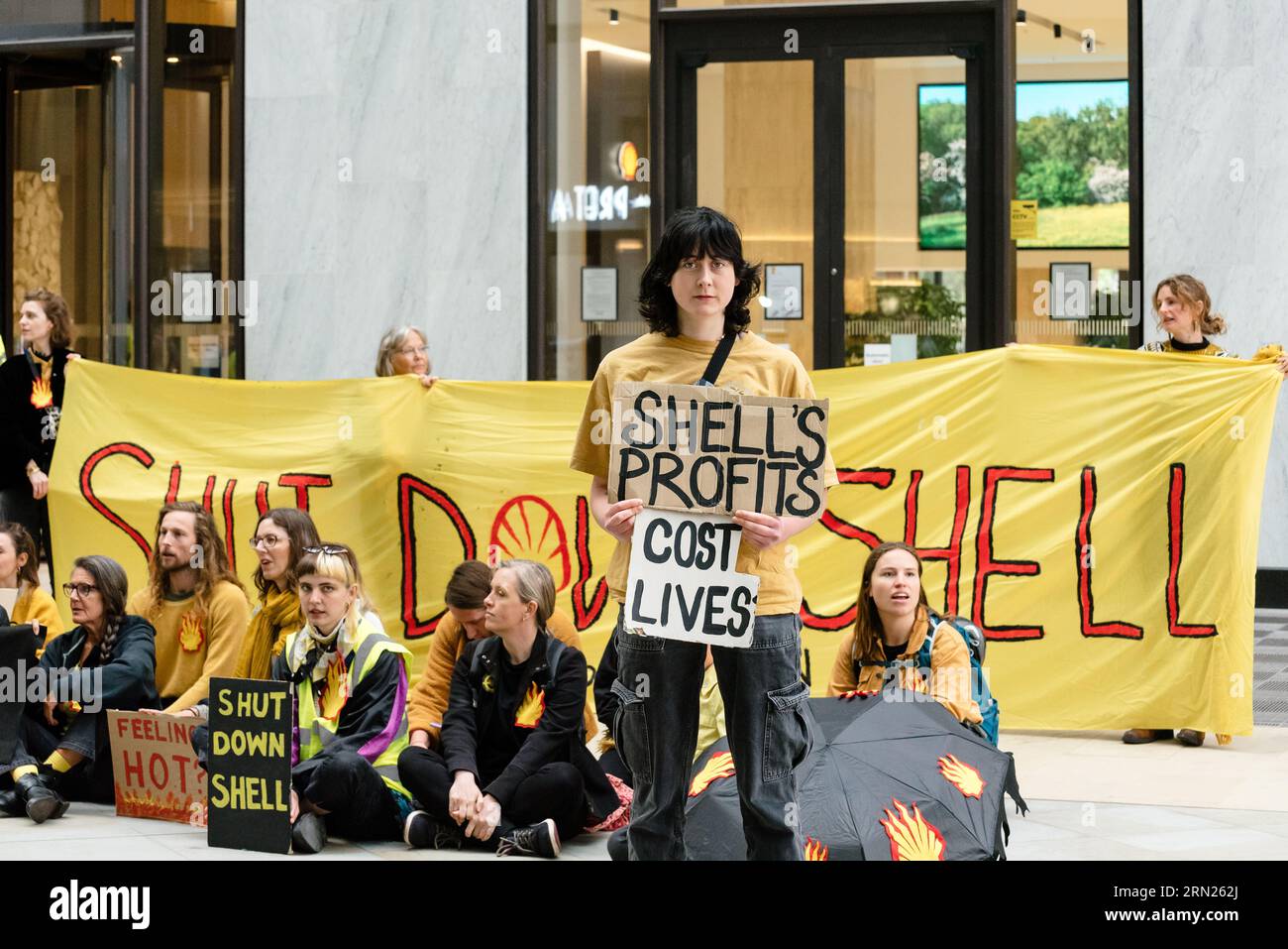 Shell oil company employees hi-res stock photography and images - Alamy