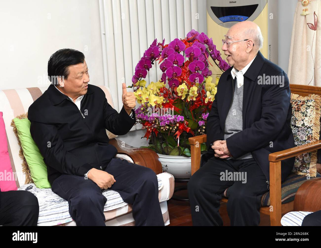 (150212) -- BEIJING, Liu Yunshan (L), a member of the Standing ...