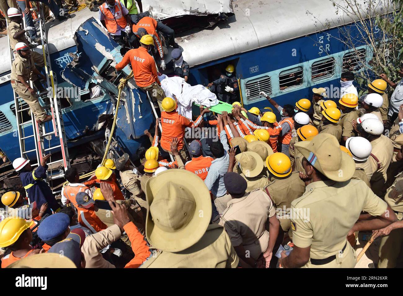 (150213) -- BANGALORE, Feb. 13, 2015 -- Rescuers cut the outer shell of a crumbled compartment ...