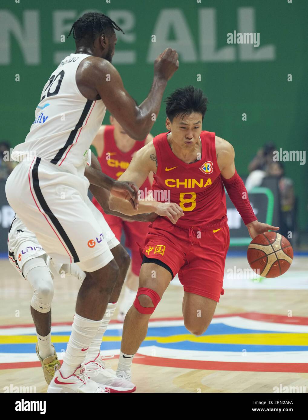 Manila, Philippines. 31st Aug, 2023. Zhao Rui (R) of China competes ...