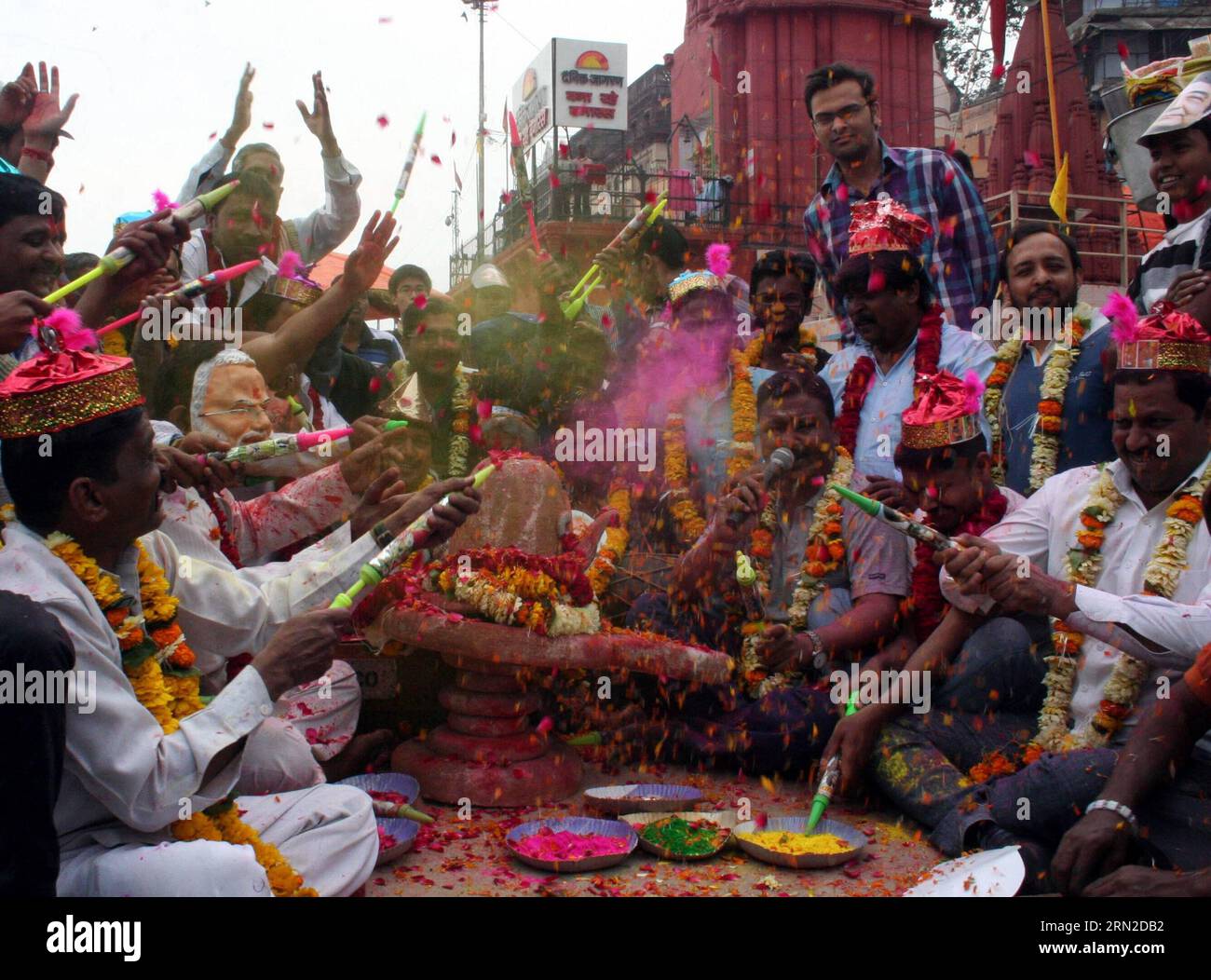 India varansi holi hi-res stock photography and images - Alamy