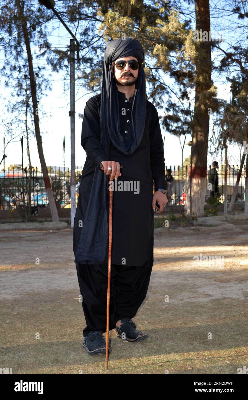 (150302) -- QUETTA, March 2, 2015 -- A Pakistani man wearing ...