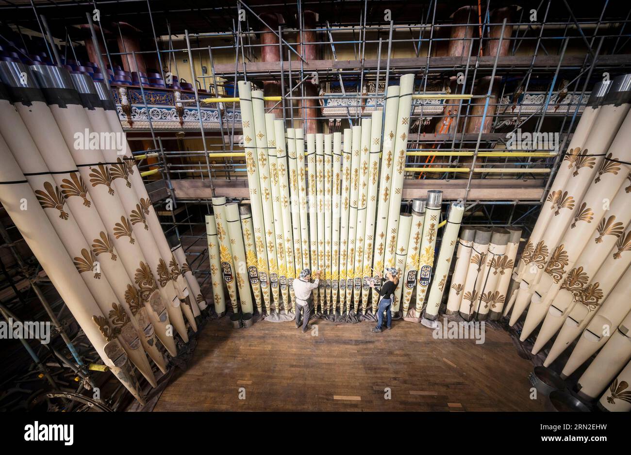 Specialist artists Robert Woodland and Debra Miller of The Upright ...
