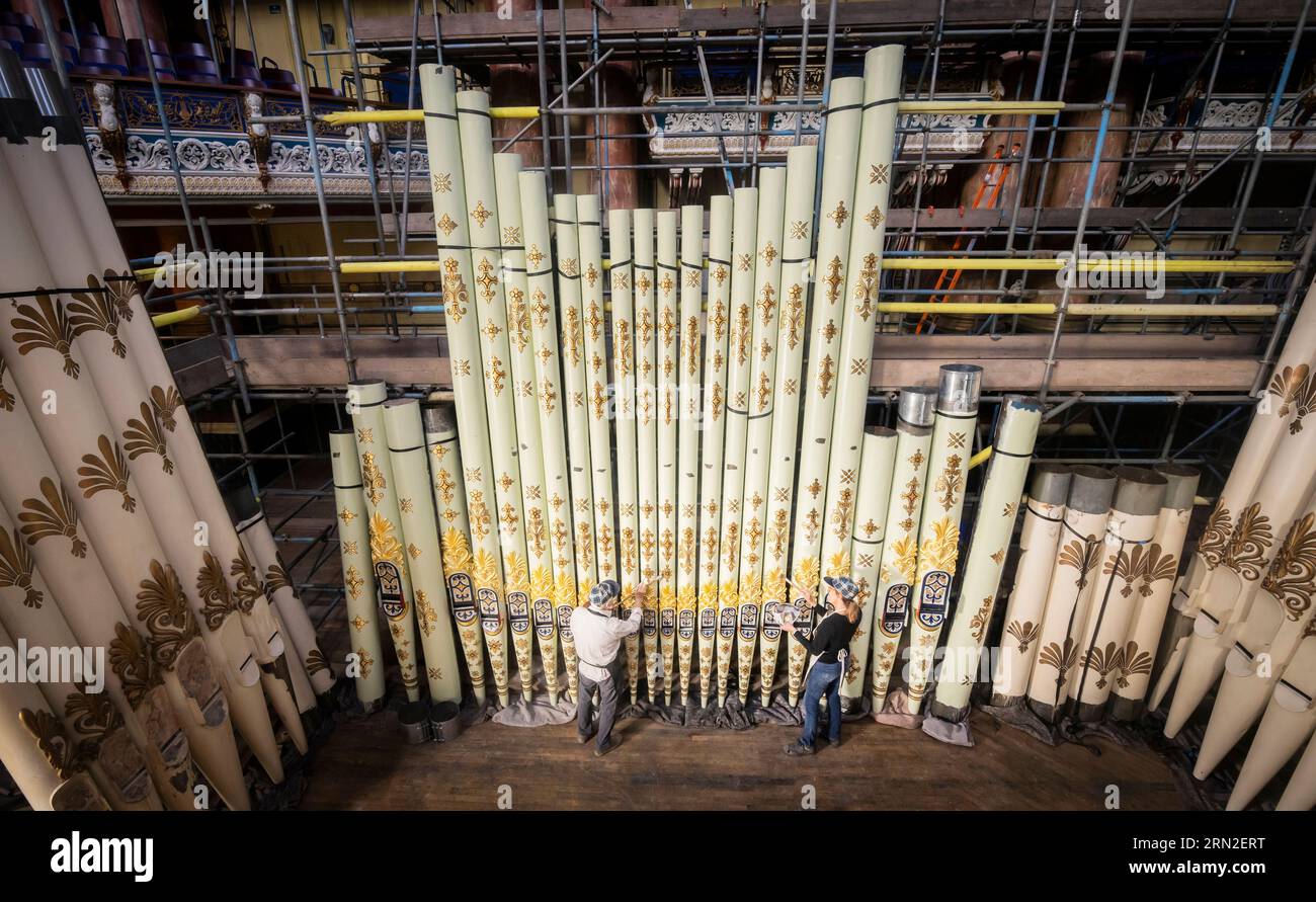 Specialist artists Robert Woodland and Debra Miller of The Upright ...