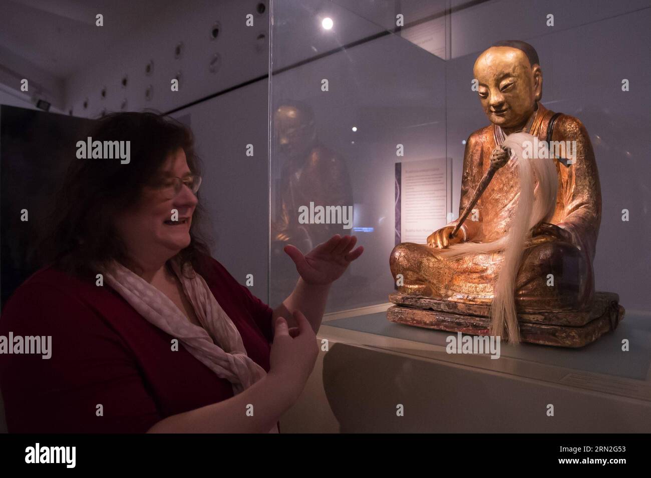 (150305) -- BUDAPEST, March 5, 2015 -- A Chinese Buddha statue with the ...