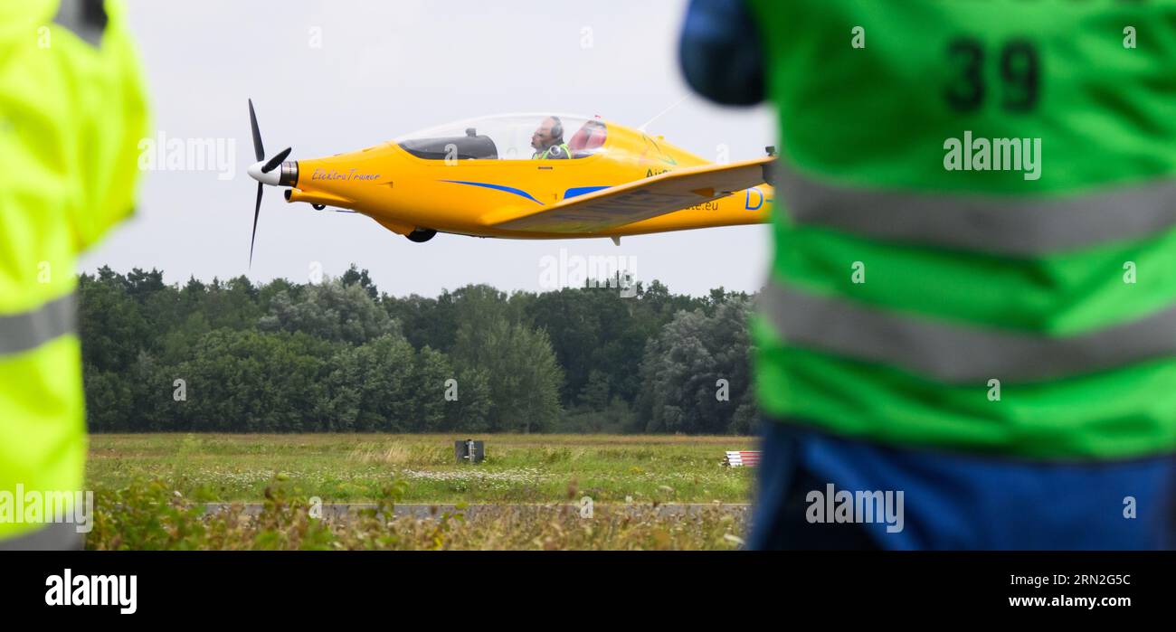 Trainer e hi-res stock photography and images - Alamy