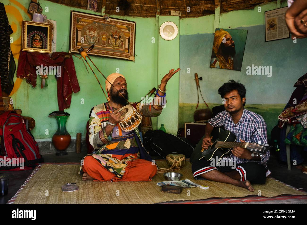 Cultureexchange hi-res stock photography and images - Alamy