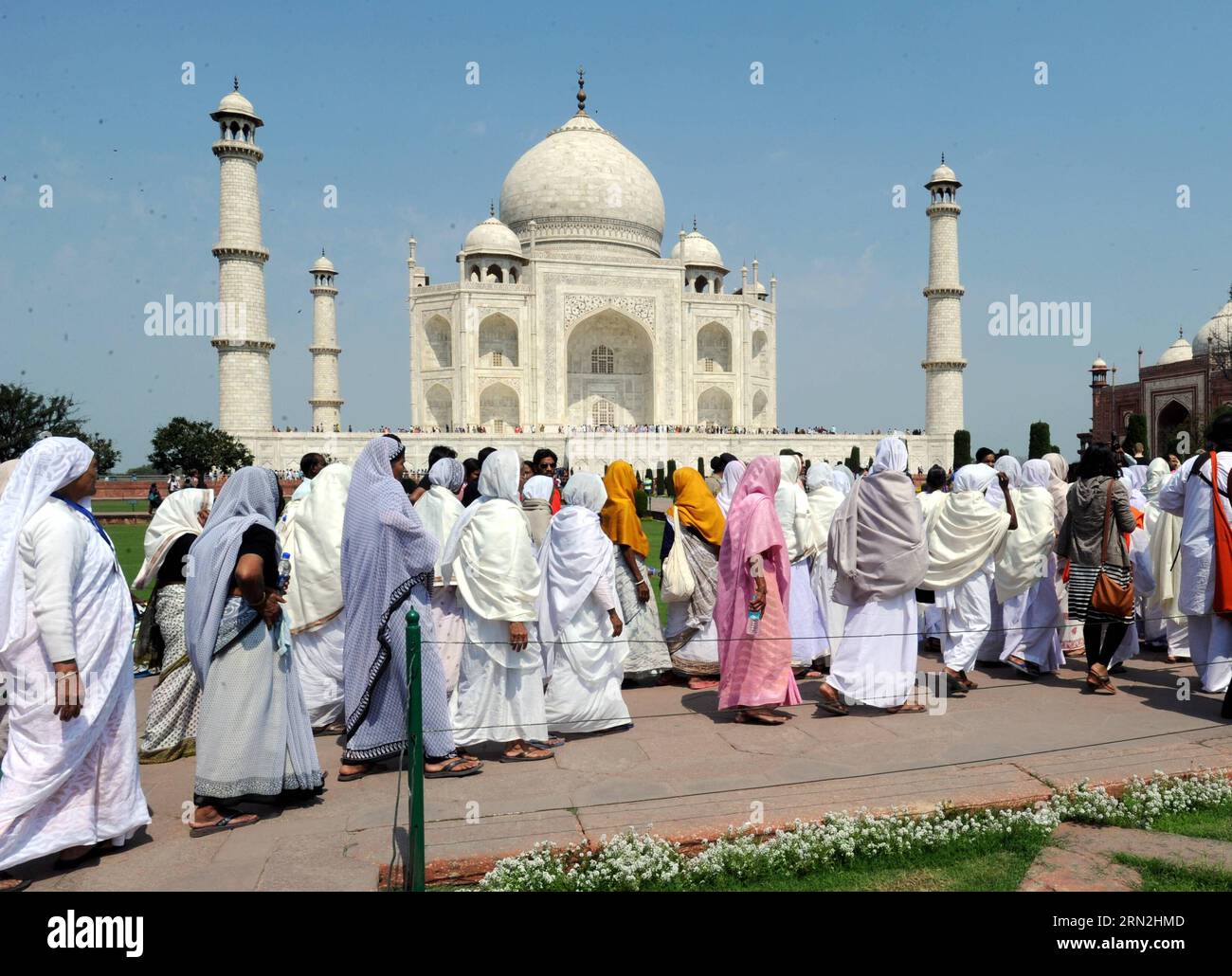 India agrwidow women hi-res stock photography and images - Alamy