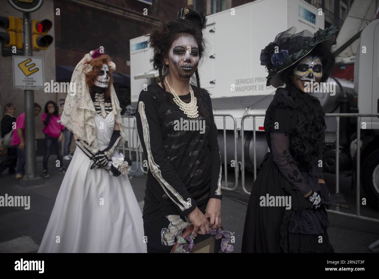 (150323) -- MEXICO CITY, March 23, 2015 -- Figurant actors prepare for ...