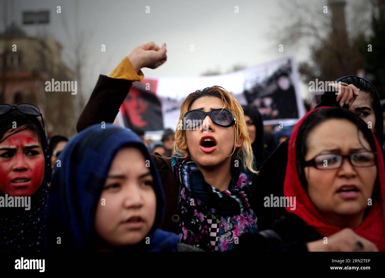 (150324) -- KABUL, March 24, 2015 -- Afghan people shout slogans during ...