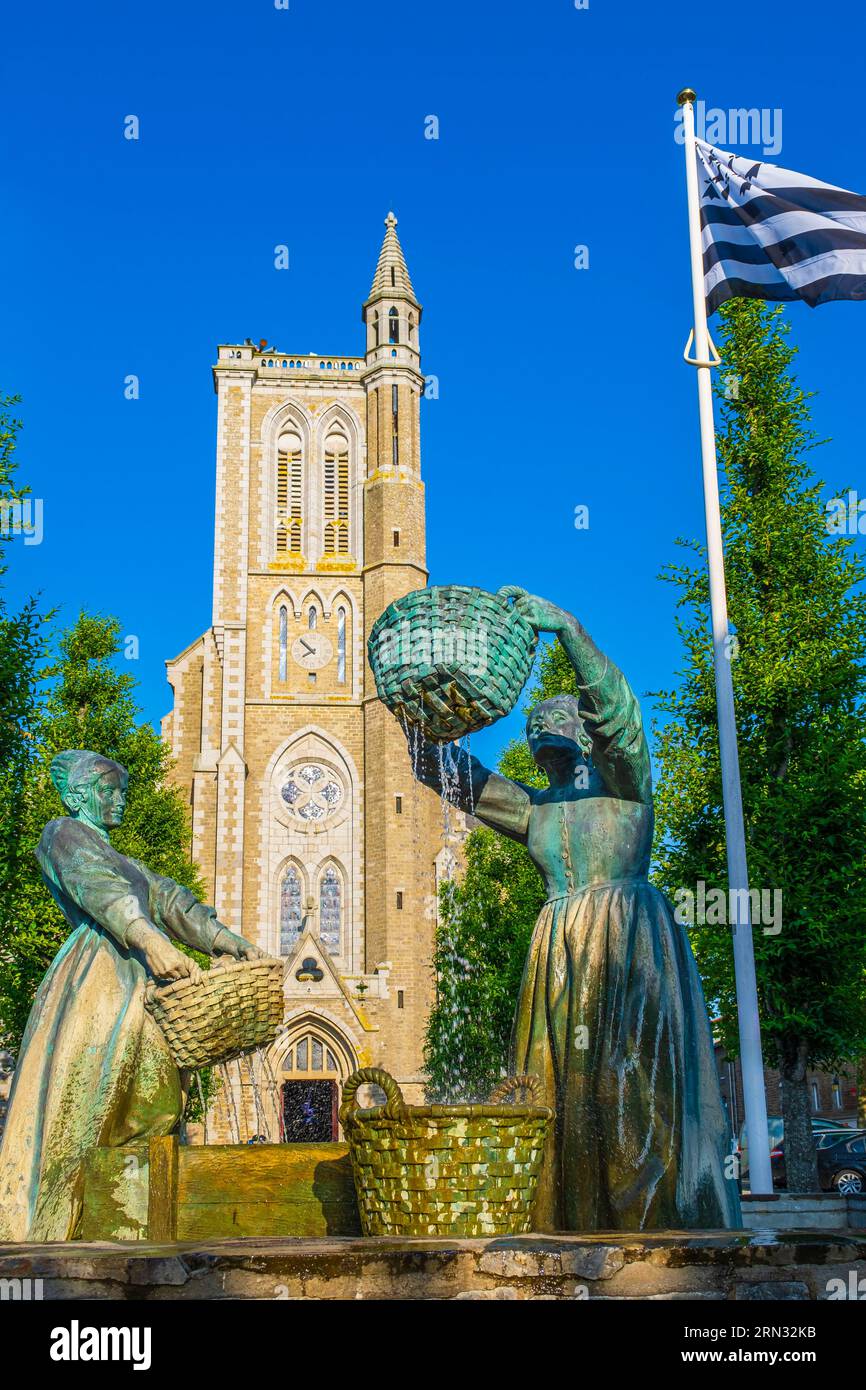 France, Ille et Vilaine, Emerald Coast, Cancale, upper town, statue of ...