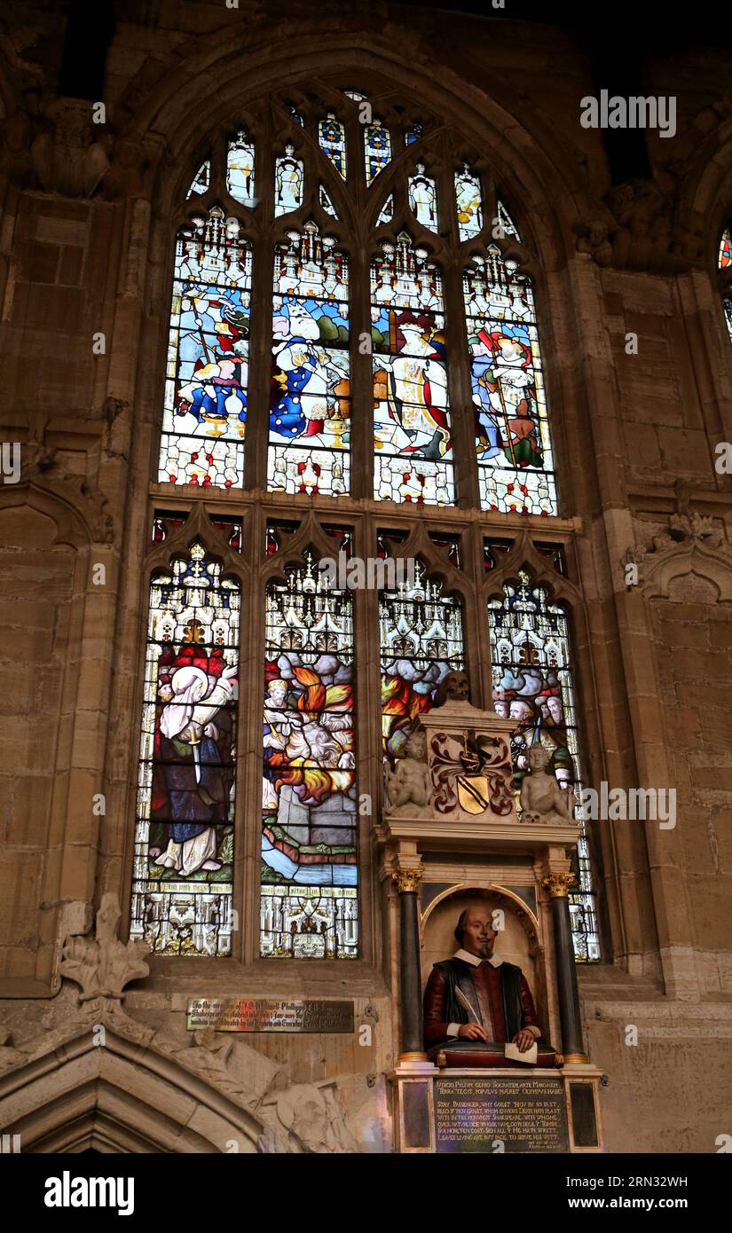 Photo taken on March 24, 2015 shows a statue of William Shakespeare ...