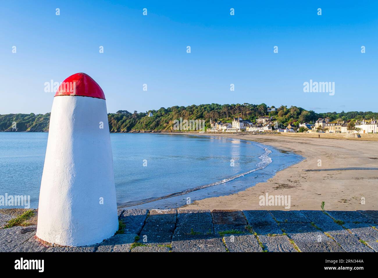 France, Cotes-d'Armor, Binic-Etables-sur-Mer, Binic, Banche beach Stock ...