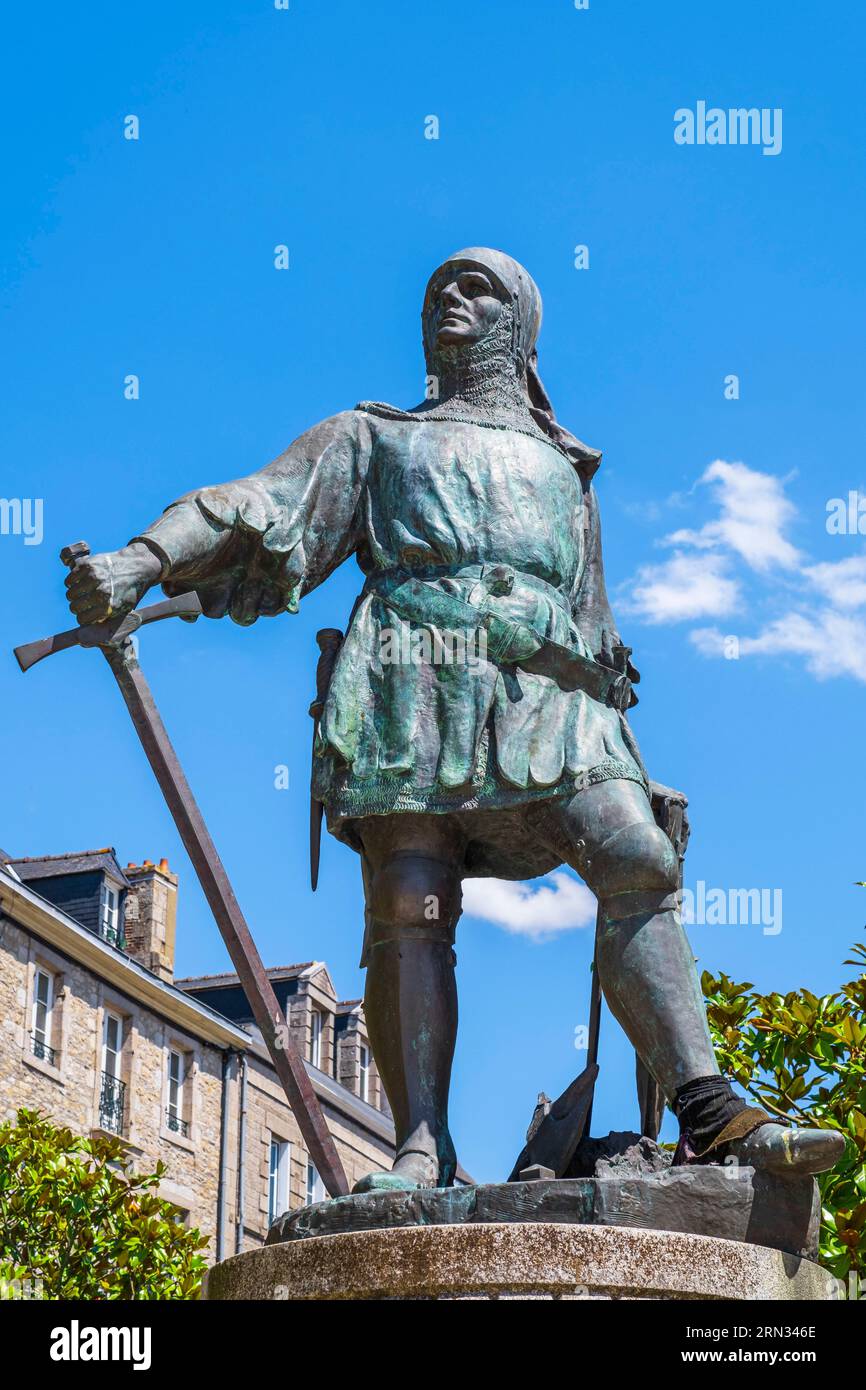 France, Cotes d'Armor, Dinan, the old town, statue tribute to Jehan III ...
