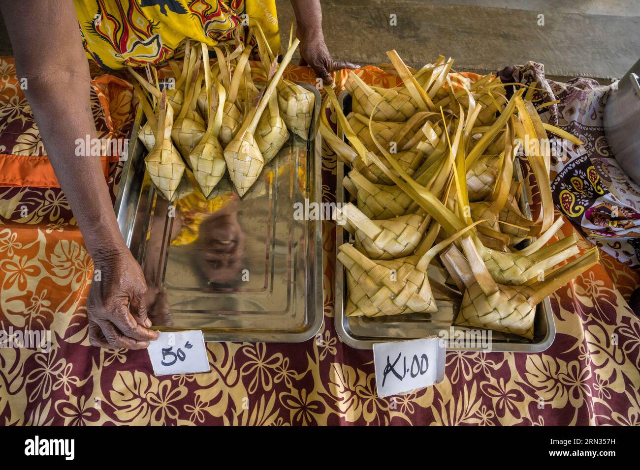 Women business agriculture pacific hi-res stock photography and images ...
