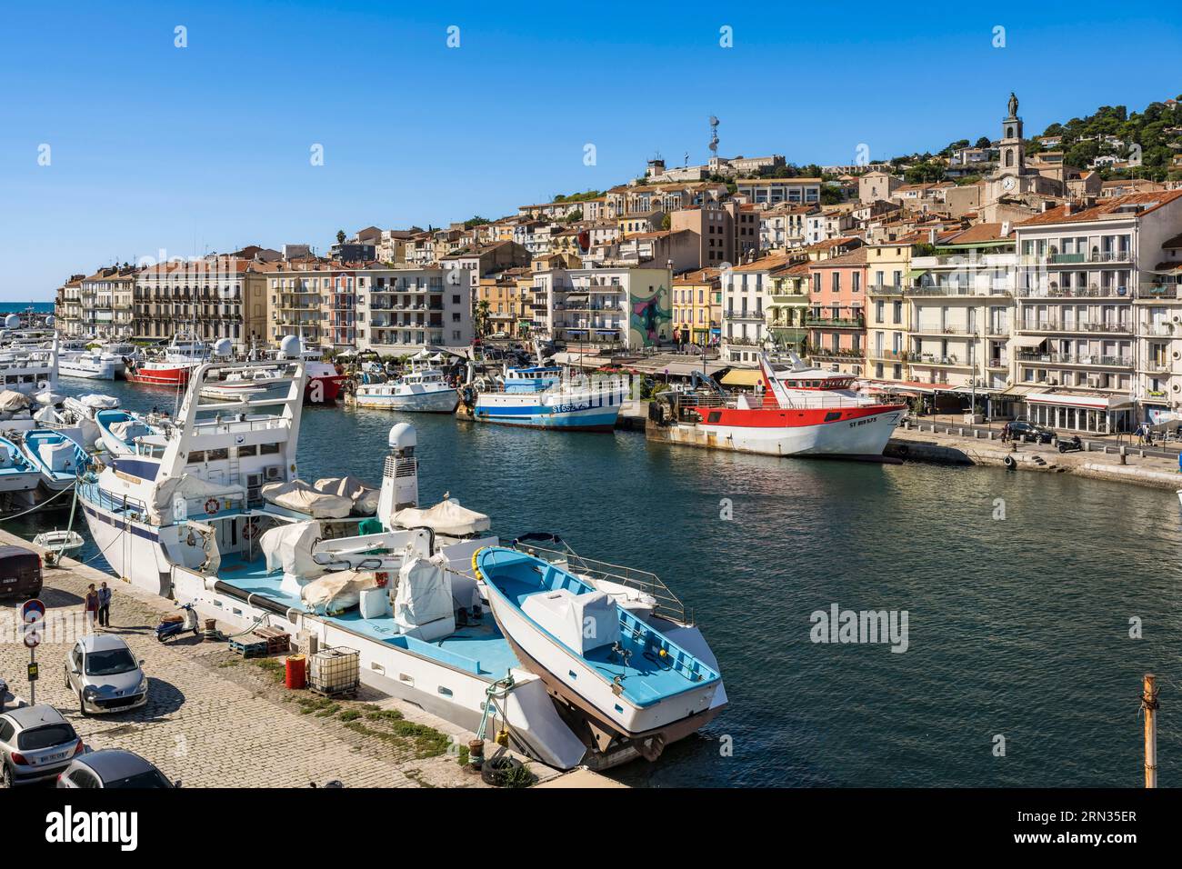 Boat docked along the canal hi-res stock photography and images - Alamy