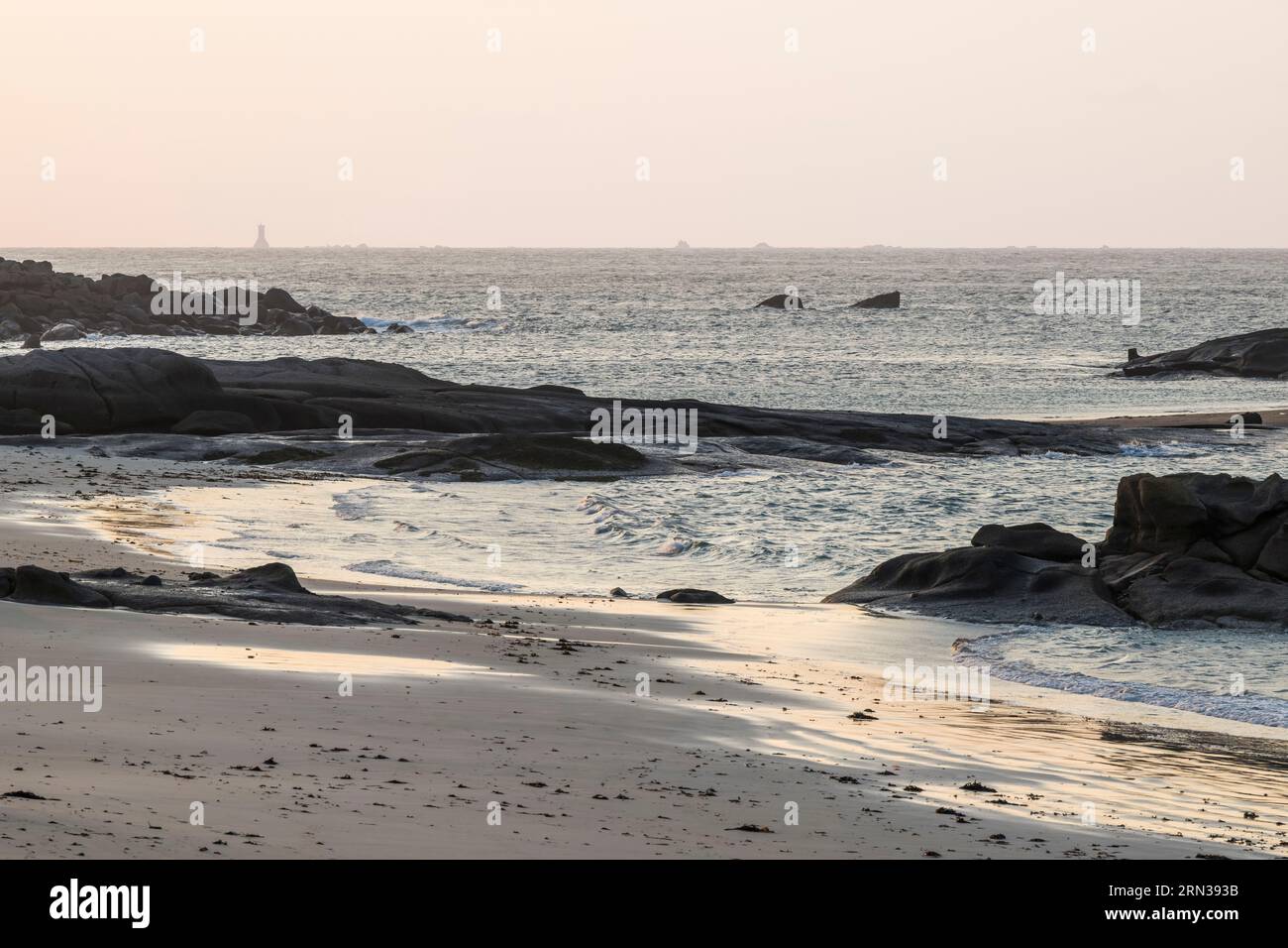 France, Cotes-d'Armor, Cote de Granit Rose, Trégastel, Grève Blanche ...