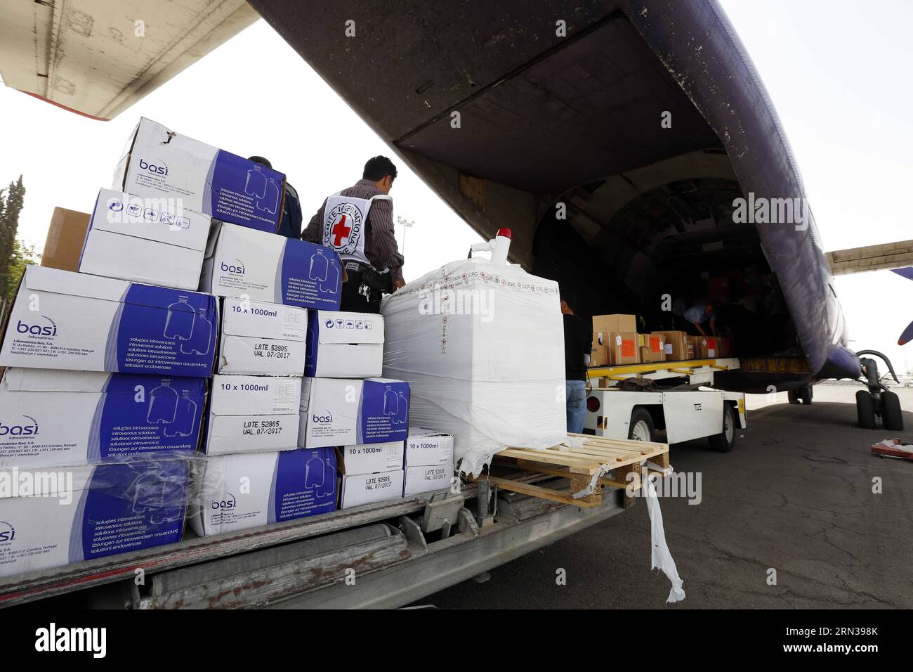 Red cross plane hi-res stock photography and images - Alamy