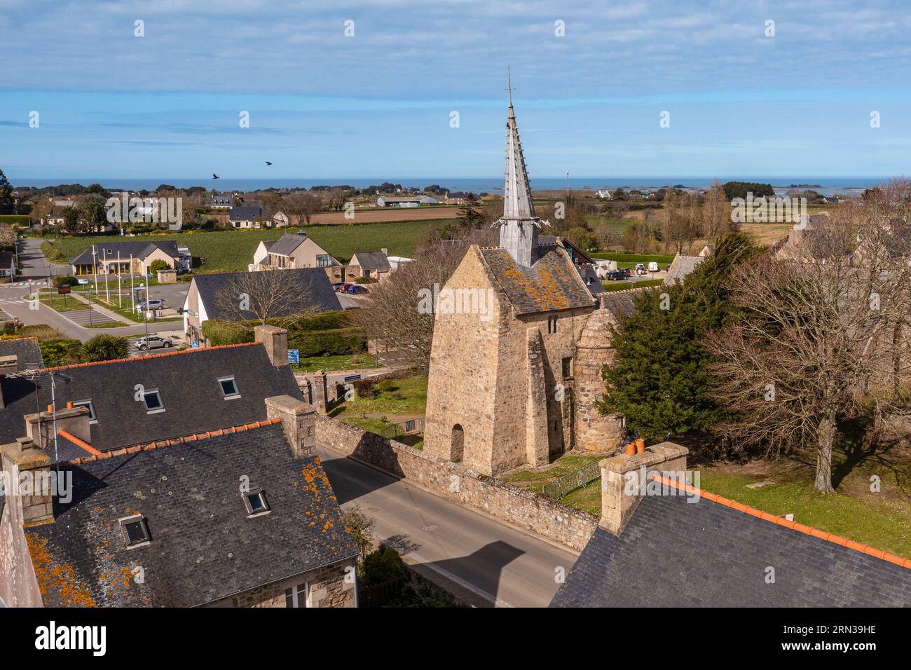 France, Côtes-d'Armor, Plougrescant, St Gonery chapel with its leaning ...