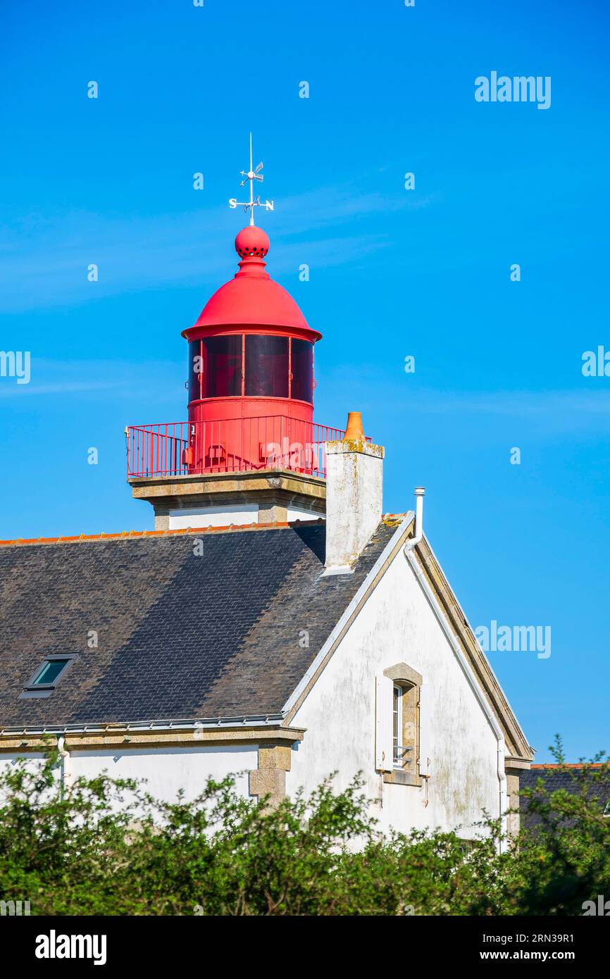 France, Morbihan, Belle Ile en Mer, Locmaria, Kerdonis lighthouse along ...