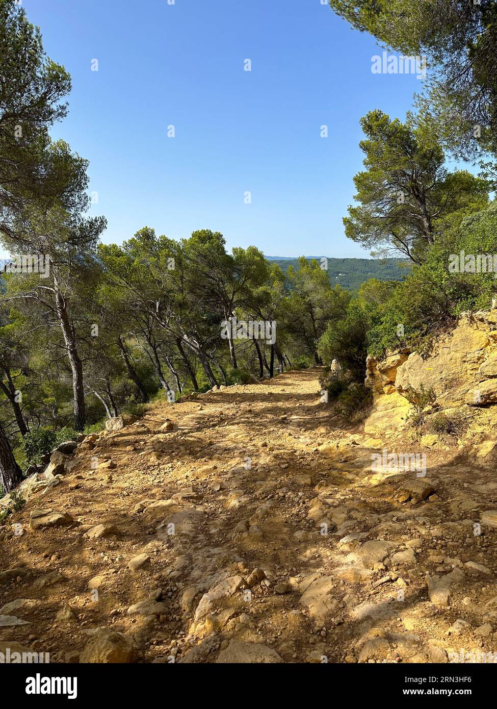 Hiking trail in Luberon Provence South France Stock Photo - Alamy