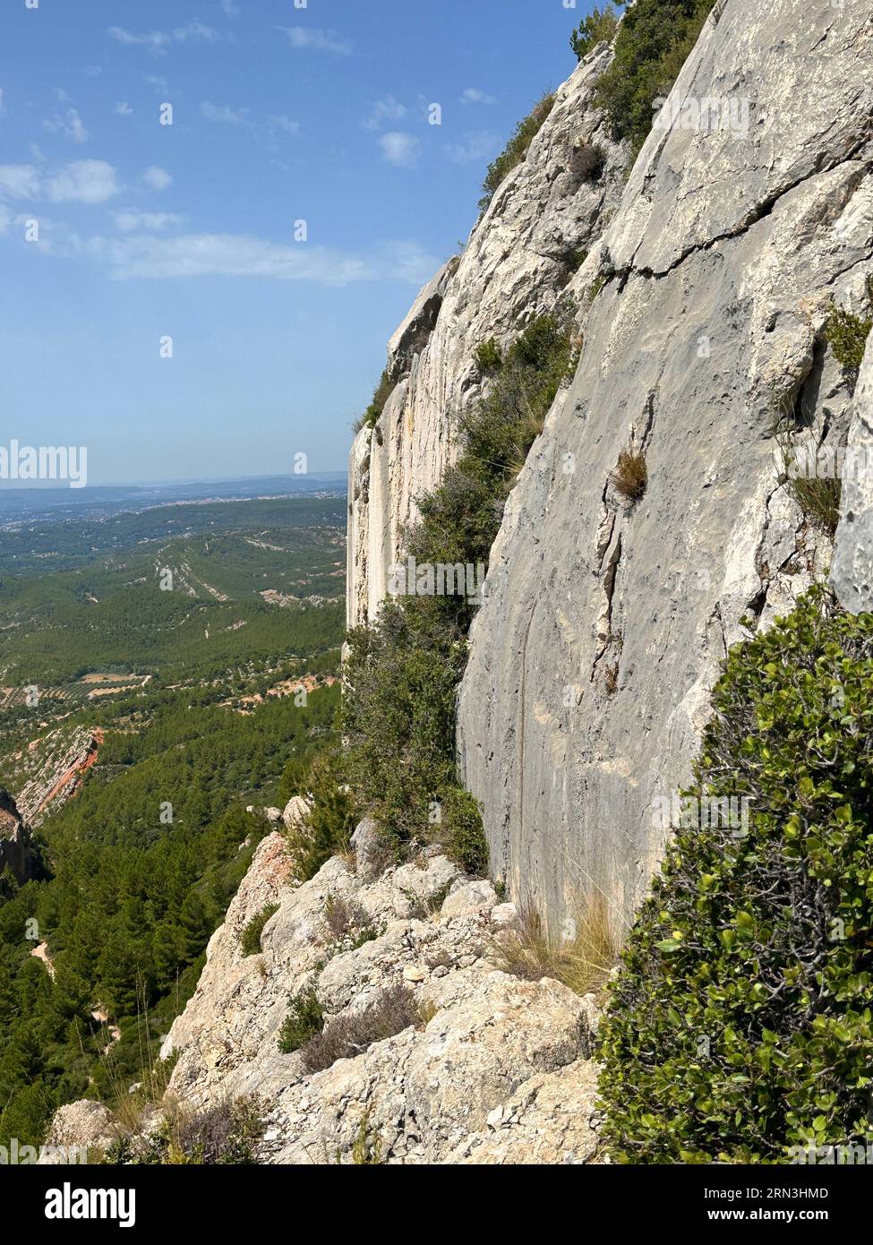 Hiking trail in Luberon Provence South France Stock Photo - Alamy