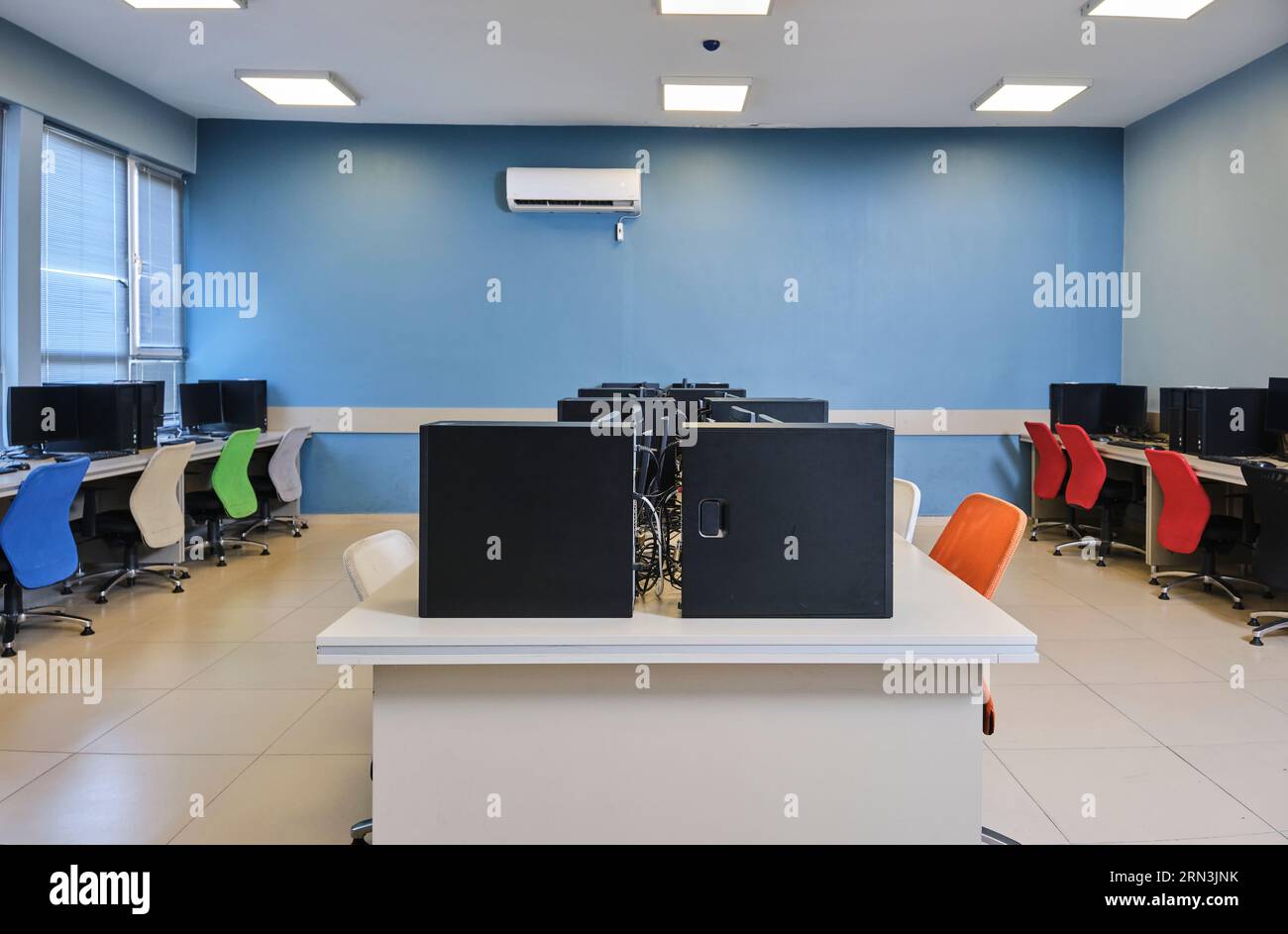 Monitor keyboards university hi-res stock photography and images - Alamy